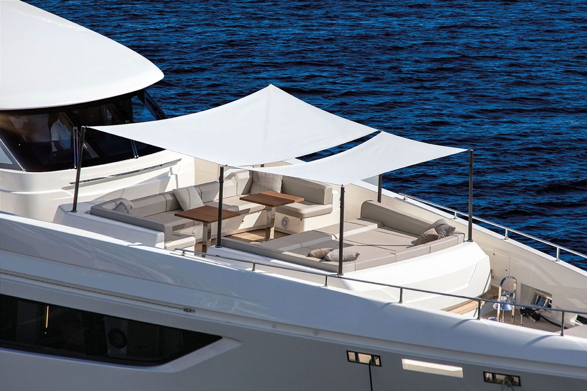 Custom Line Navetta 37 Nieuw en gebruikt sales. Uw Benelux dealer