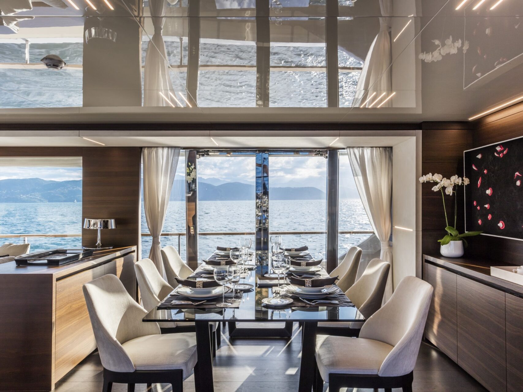 Custom Line Navetta 37 Nieuw en gebruikt sales. Uw Benelux dealer