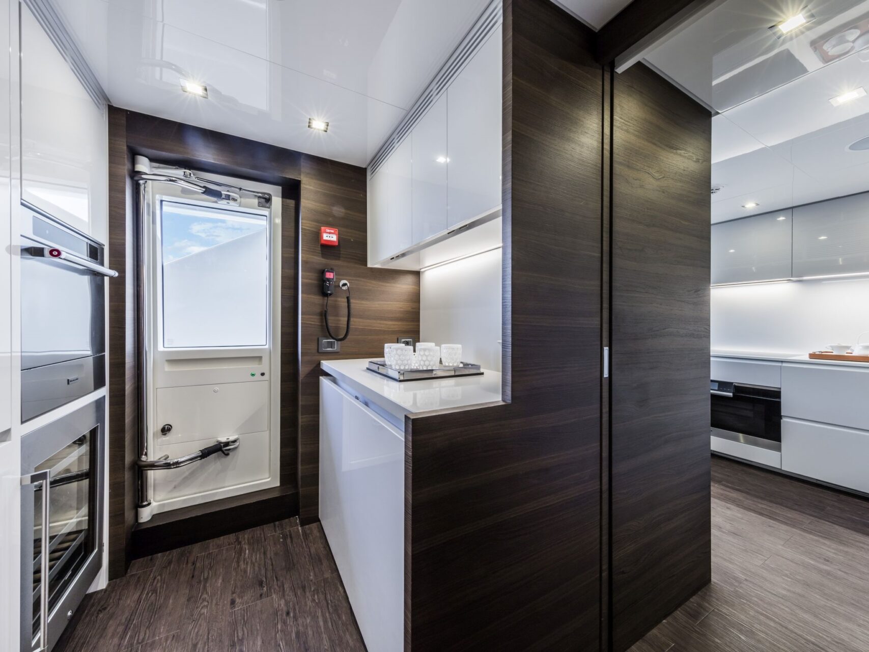 Custom Line Navetta 37 Nieuw en gebruikt sales. Uw Benelux dealer